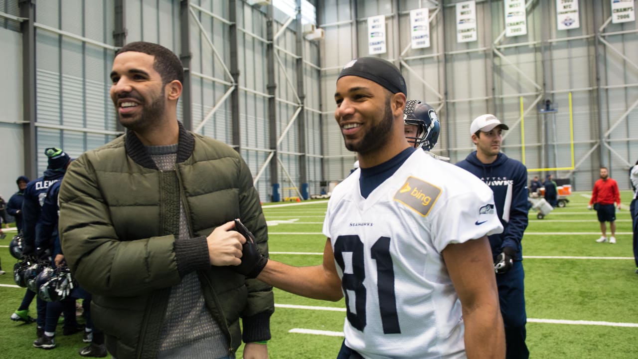 Photo Gallery - Drake Visits the Seahawks