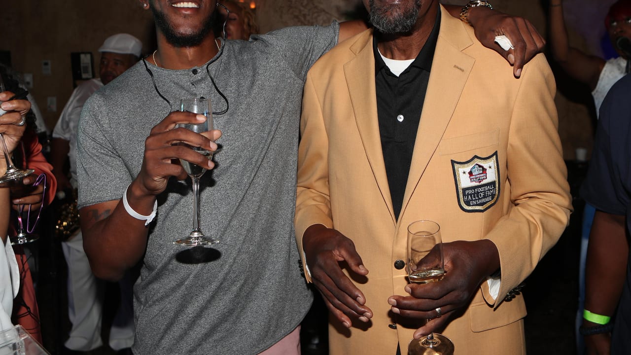 Pro Football Hall of Fame Enshrinement Makes Seahawks Legend Kenny ...