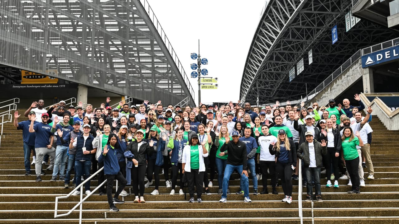 PHOTOS: Seahawks Staff And Players Dedicate A Day To Making A ...