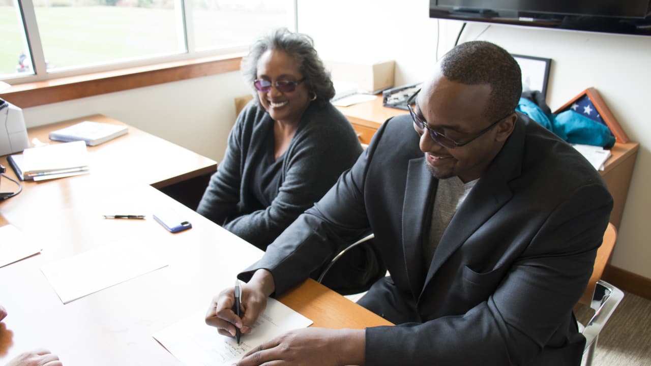 J'Marcus Webb has a signing day