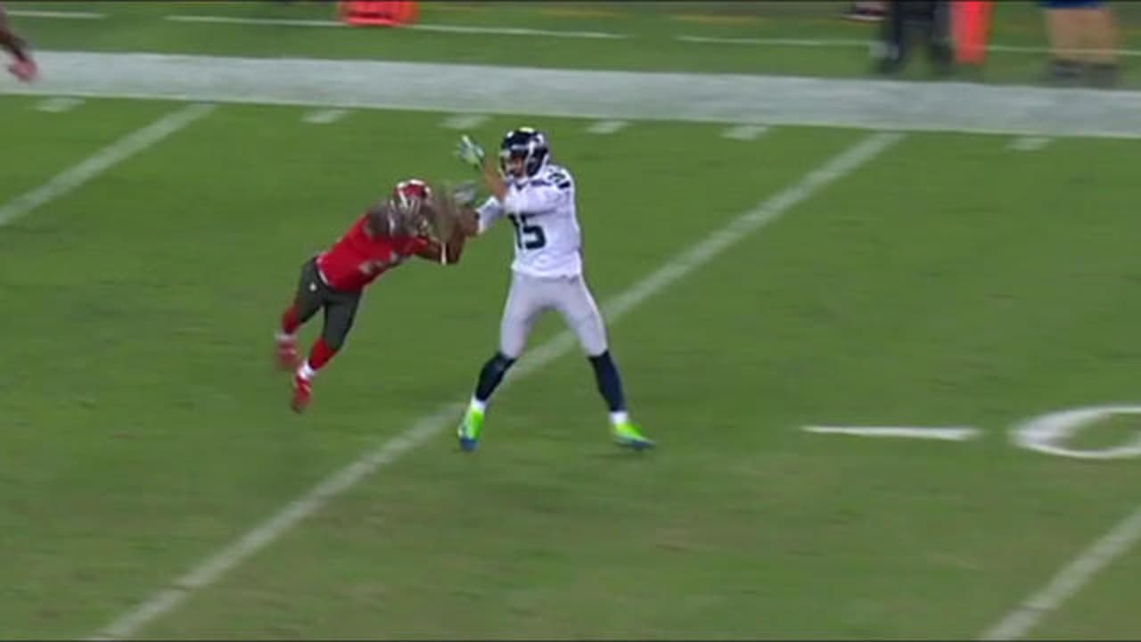 Alterraun Verner Breaks Up Russell Wilson's Pass