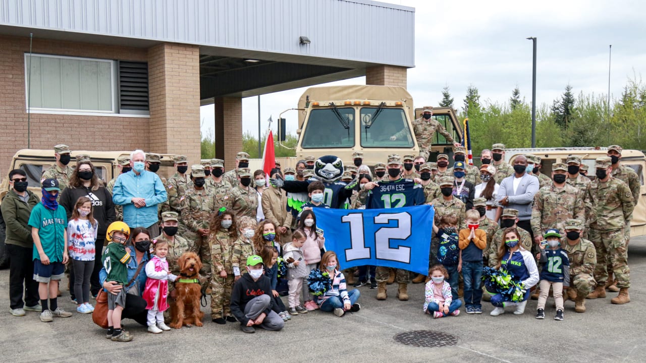 Seahawks Celebrate Army Reserve's 113th Birthday