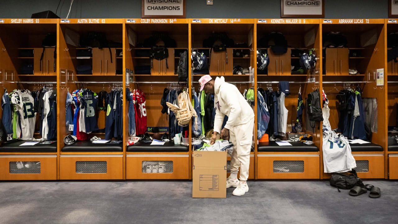 PHOTOS: Seahawks Pack Up Their Lockers After 2022 Season Comes To An End