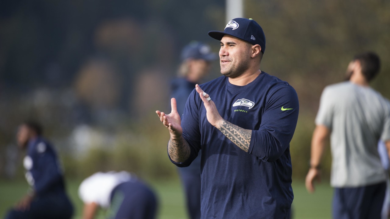 Thursday Round-Up: Lofa Tatupu Reflects On First Season as Assistant ...