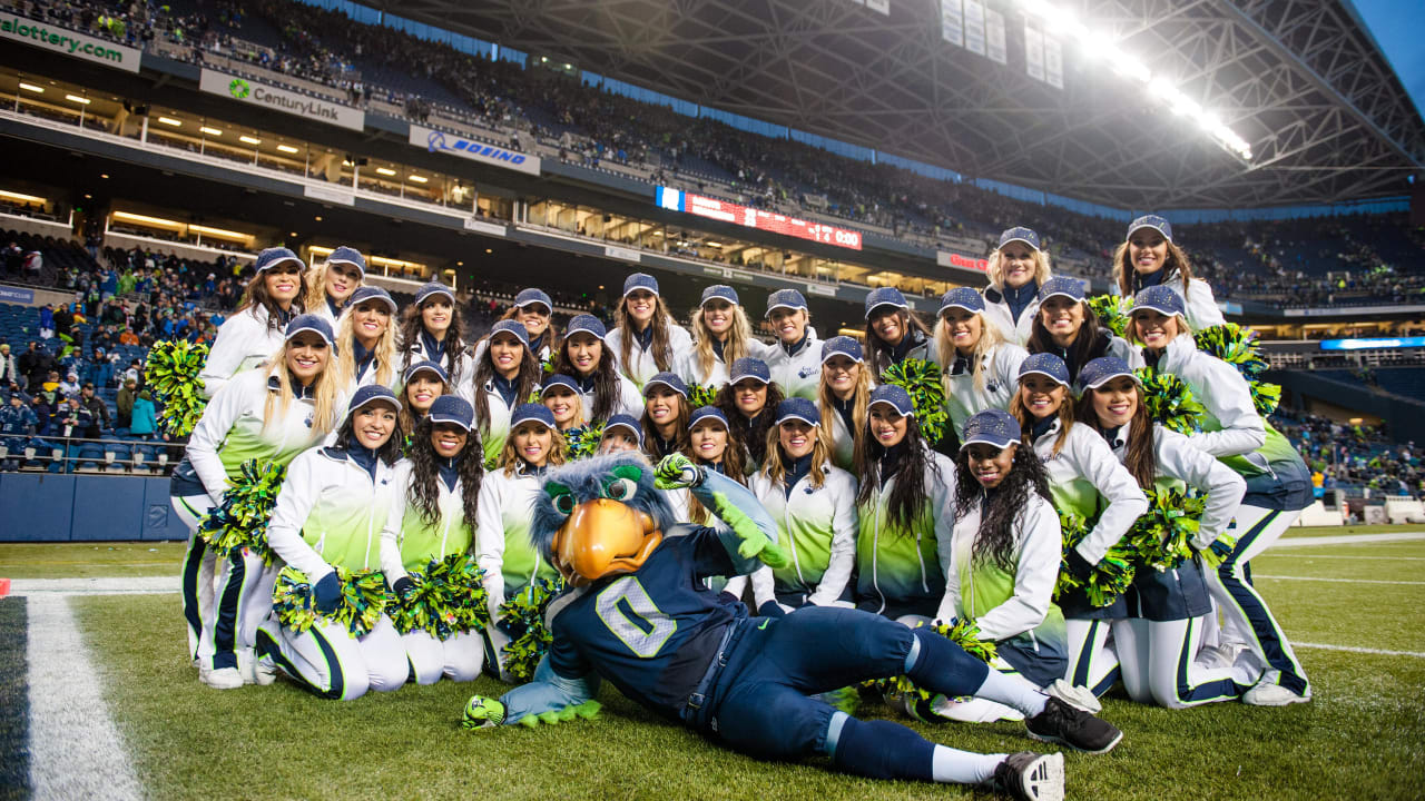 Photo Gallery - Seahawks vs Saints: Sea Gals