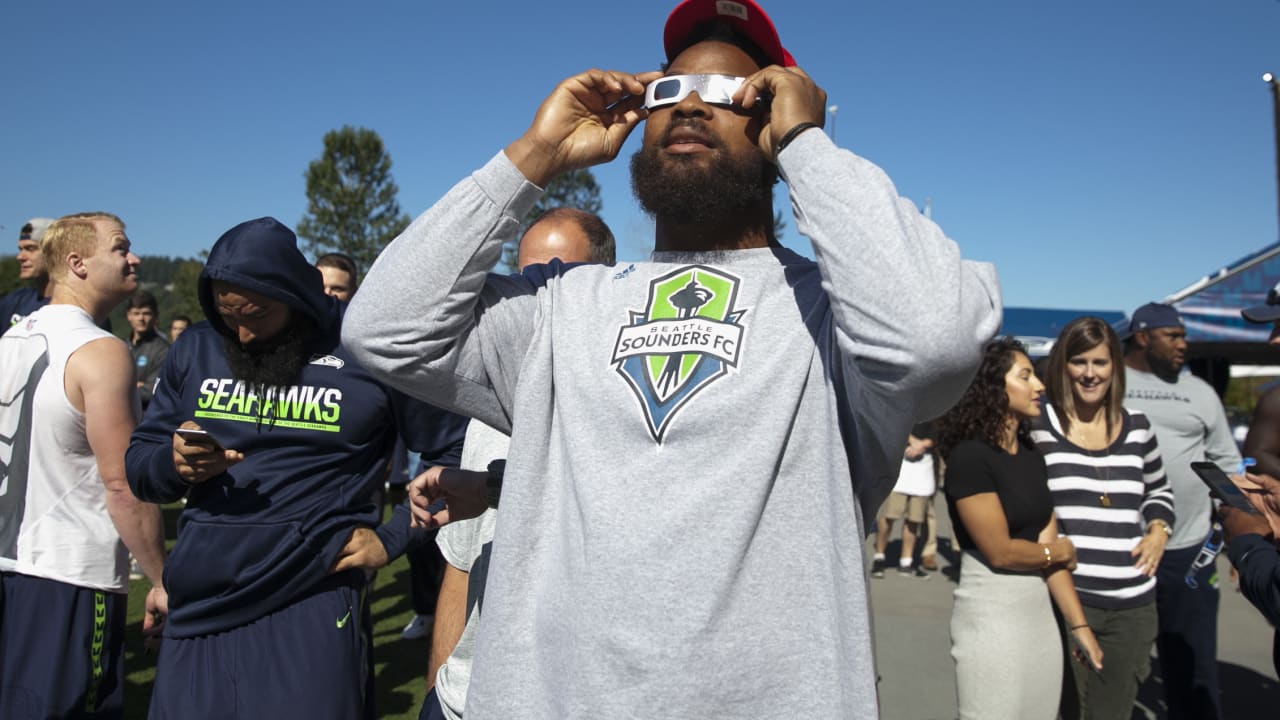 Seahawks Take In Total Solar Eclipse