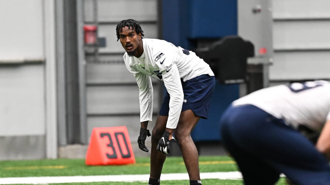 Seahawks Sign CB Elijah Jones & T Liam Ryan