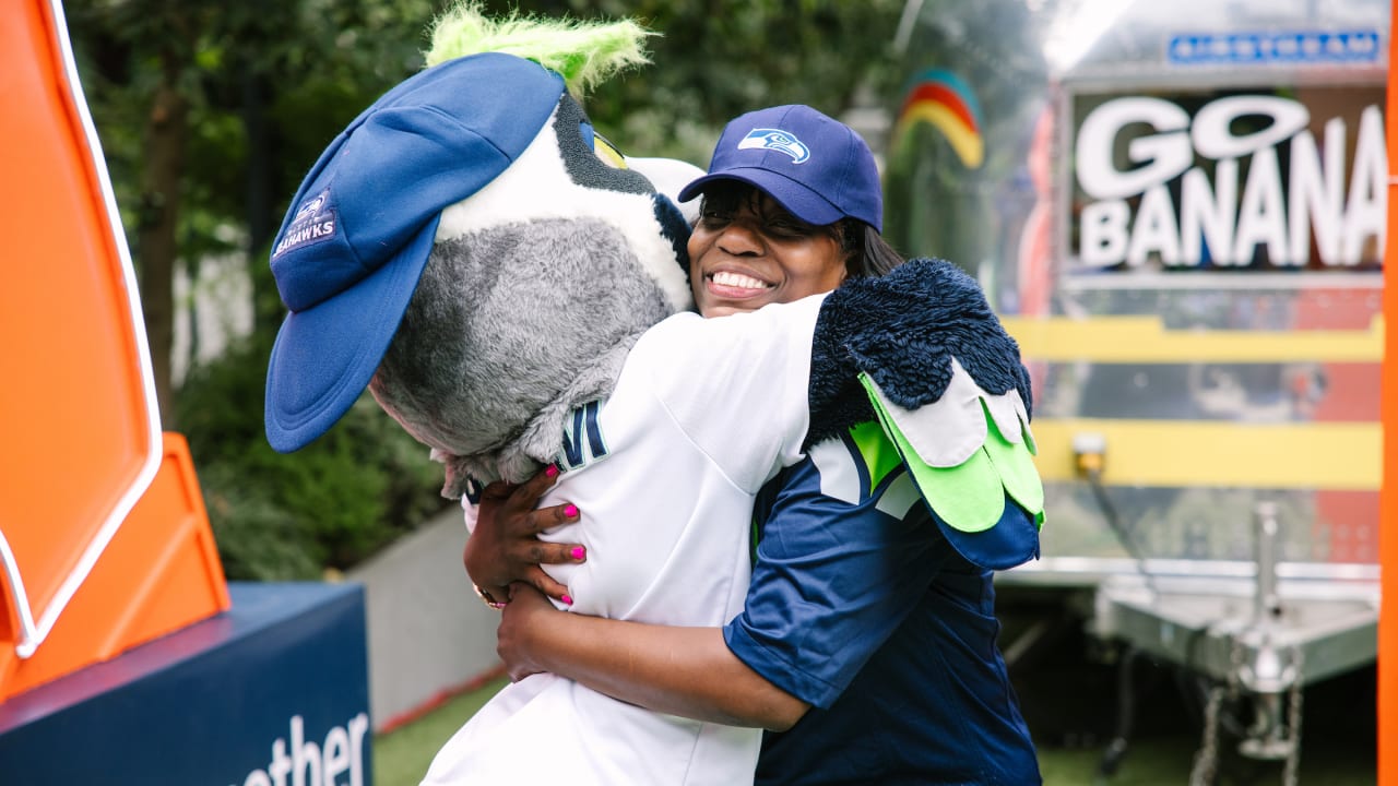 PHOTOS: Seahawks Celebrate Kickoff Week With Block Party In South Lake ...