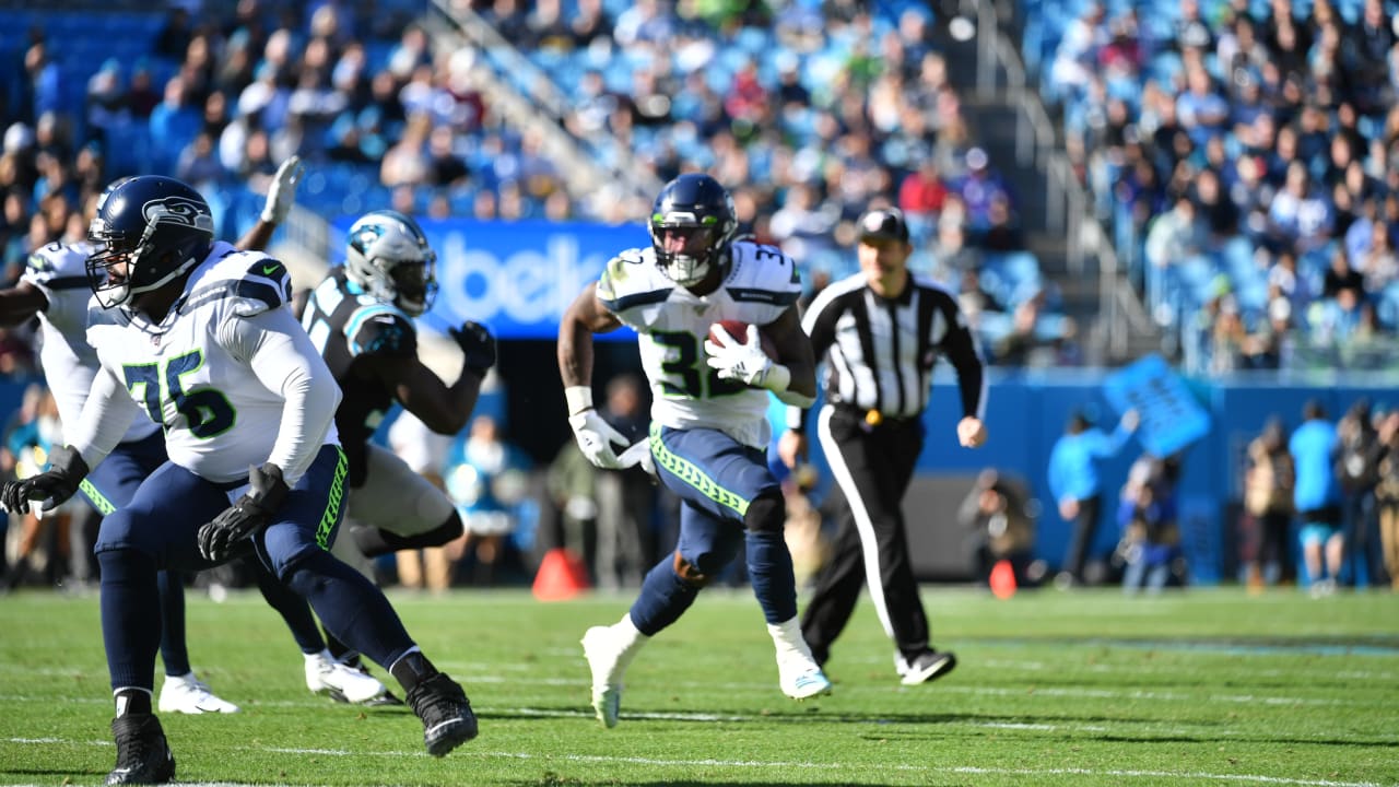 2019 Week 15: Chris Carson Muscles His Way Into 16-Yard Touchdown Run