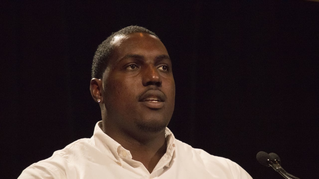 Seahawks DE Tylor Harris Speaks At 12th Annual Celebration of Youth ...