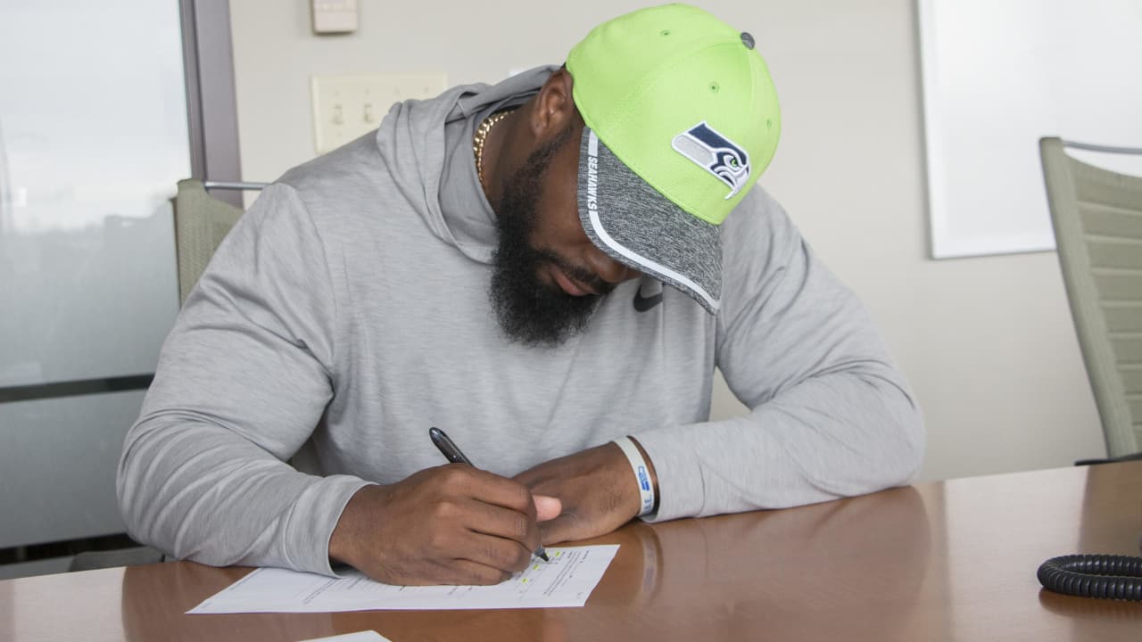 Seahawks Sign Running Back Mike Davis