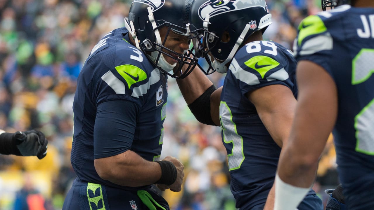 Seattle Seahawks Quarterback Russell Wilson Overcomes Illness to Throw ...