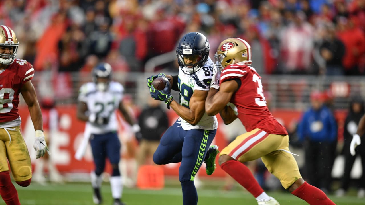 Doug Baldwin Catches 27-Yard Pass Over Middle