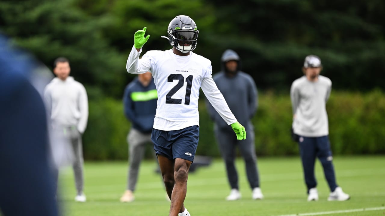 Seahawks Sign First-Round Pick Devon Witherspoon & RB Wayne Taulapapa ...