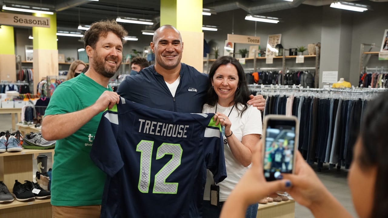 PHOTOS: Seahawks Visit Treehouse As Part Of Team Of Champions Powered ...