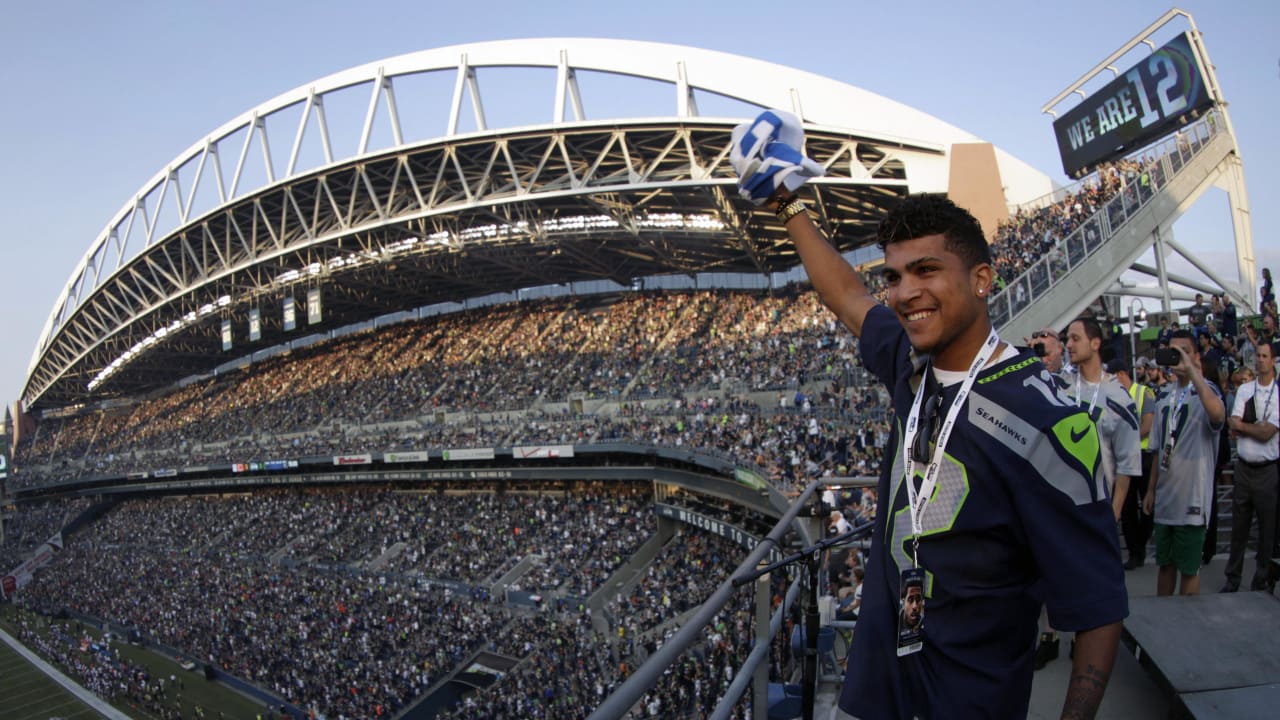 PHOTOS: 12 Flag Raiser DeAndre Yedlin