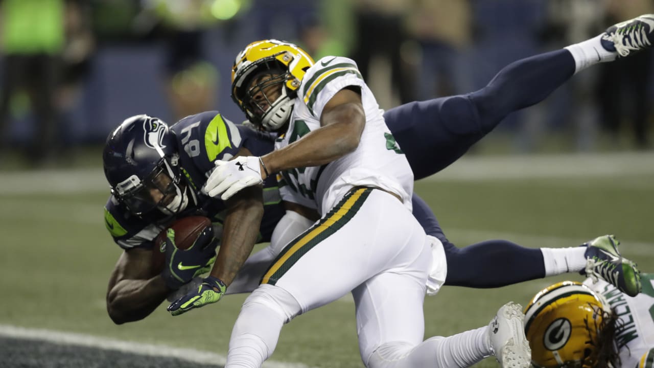 Russell Wilson Hits Ed Dickson For Go-Ahead Touchdown