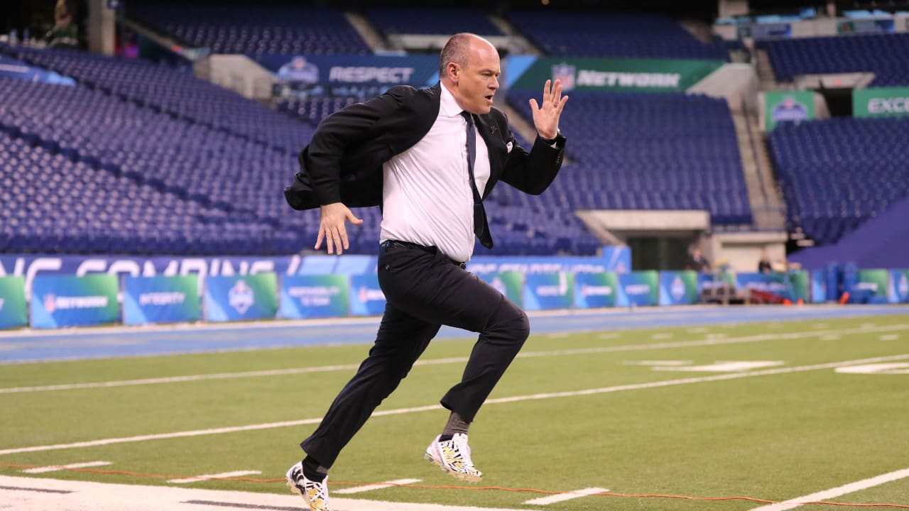 Rich Eisen Runs 40-Yard Dash For Charity At 2017 NFL Combine