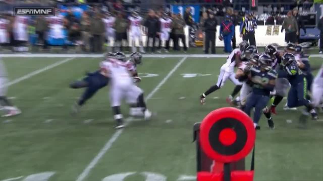 Michael Bennett Tackles Tevin Coleman For Loss