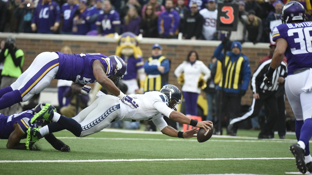 Seattle Seahawks Quarterback Russell Wilson Scores First Rushing ...