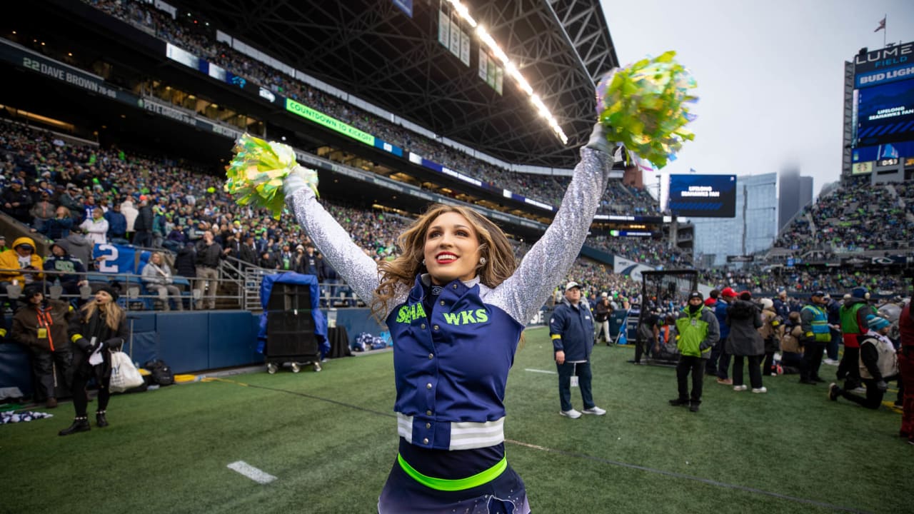 PHOTOS: Top Shots Of Seahawks Dancer Elle From The 2022 Season