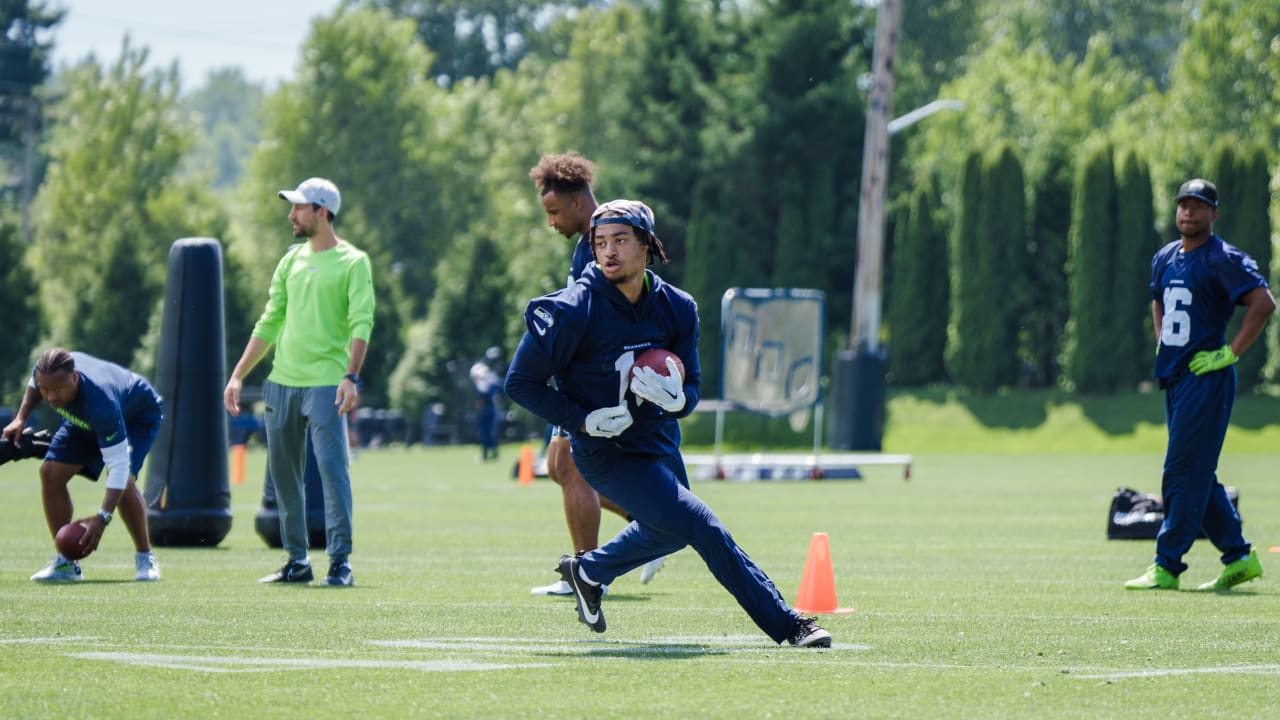 PHOTOS: The Rookies Join the Vets for Field Workouts