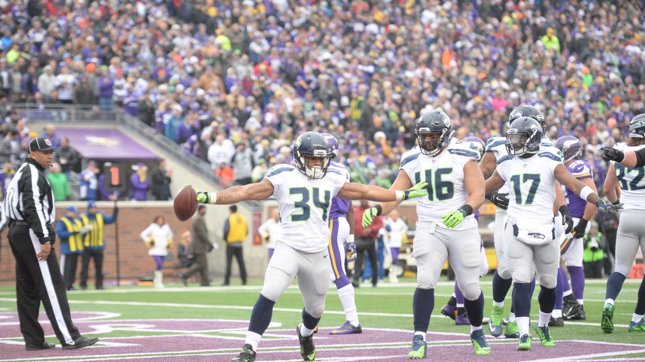 Seattle Seahawks Running Back Thomas Rawls Scores 5-Yard Touchdown at ...