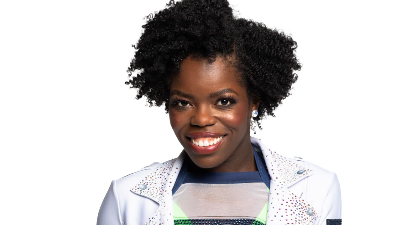 PHOTOS: Glamour Shots Of Seahawks Dancer Della