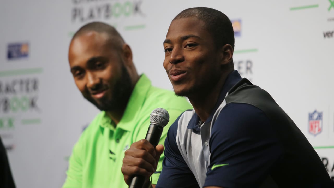 Tyler Lockett Named Seattle Seahawks Nominee for 2022 Walter Payton NFL ...