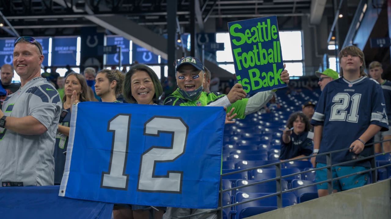 PHOTOS: 12s Attend Seahawks vs Colts