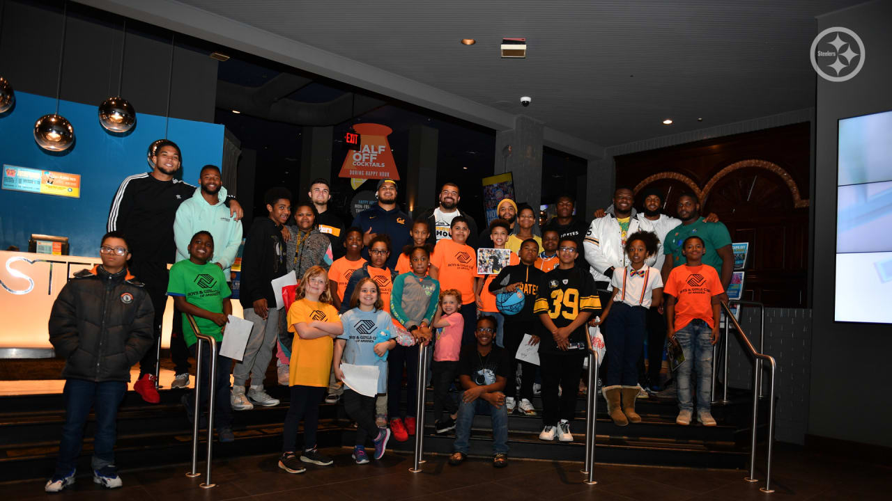 Heyward gives back, brings smiles