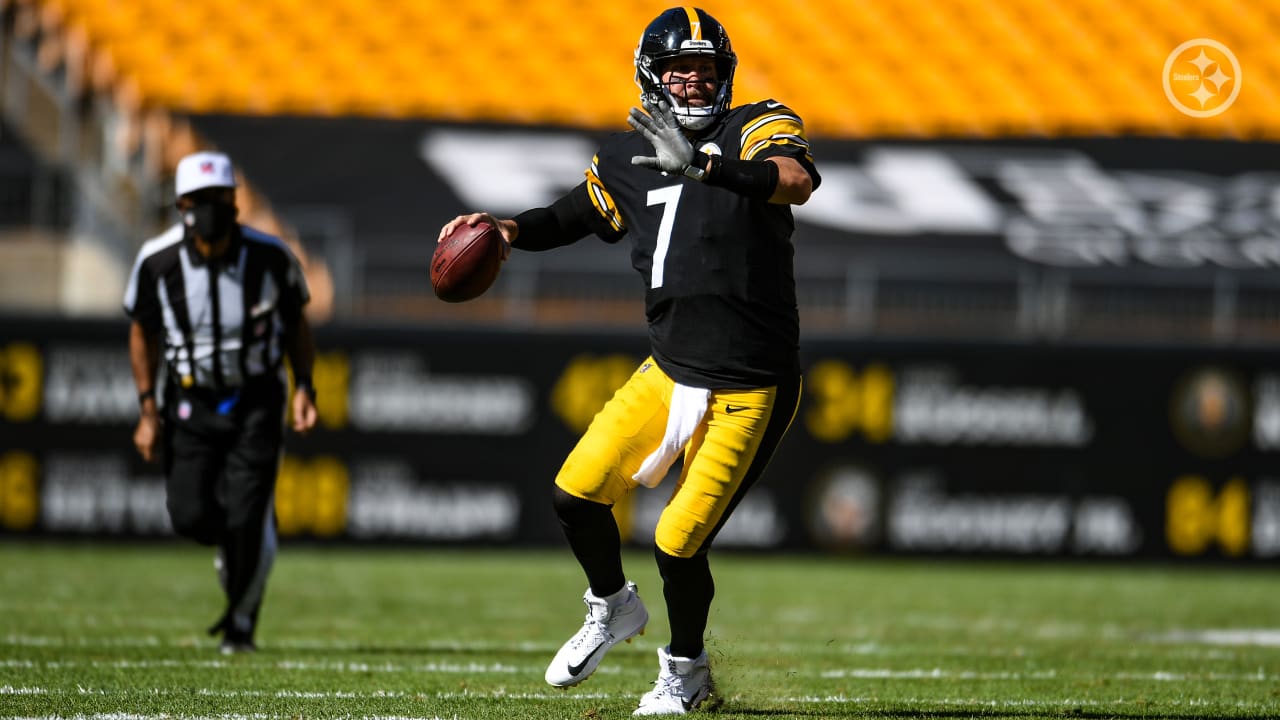 HIGHLIGHT: Roethlisberger scrambles and tosses TD