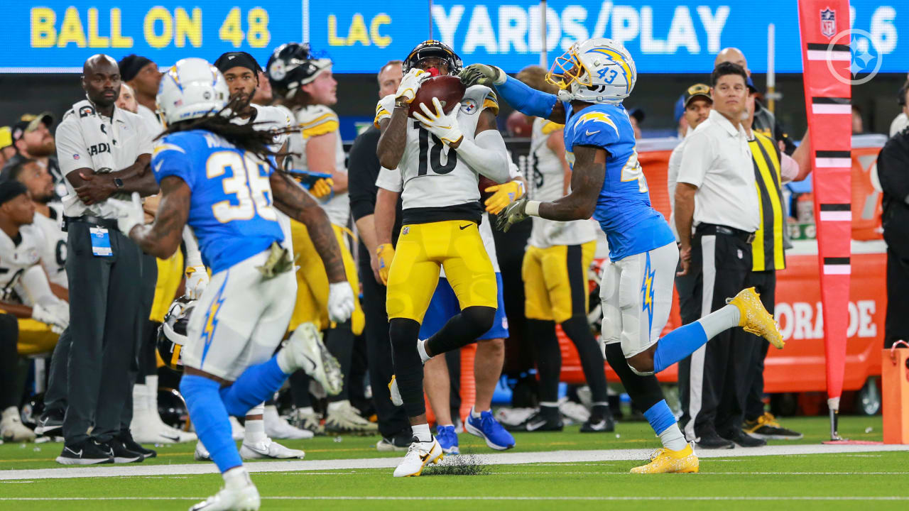 Highlight: Johnson traps ball in tight coverage