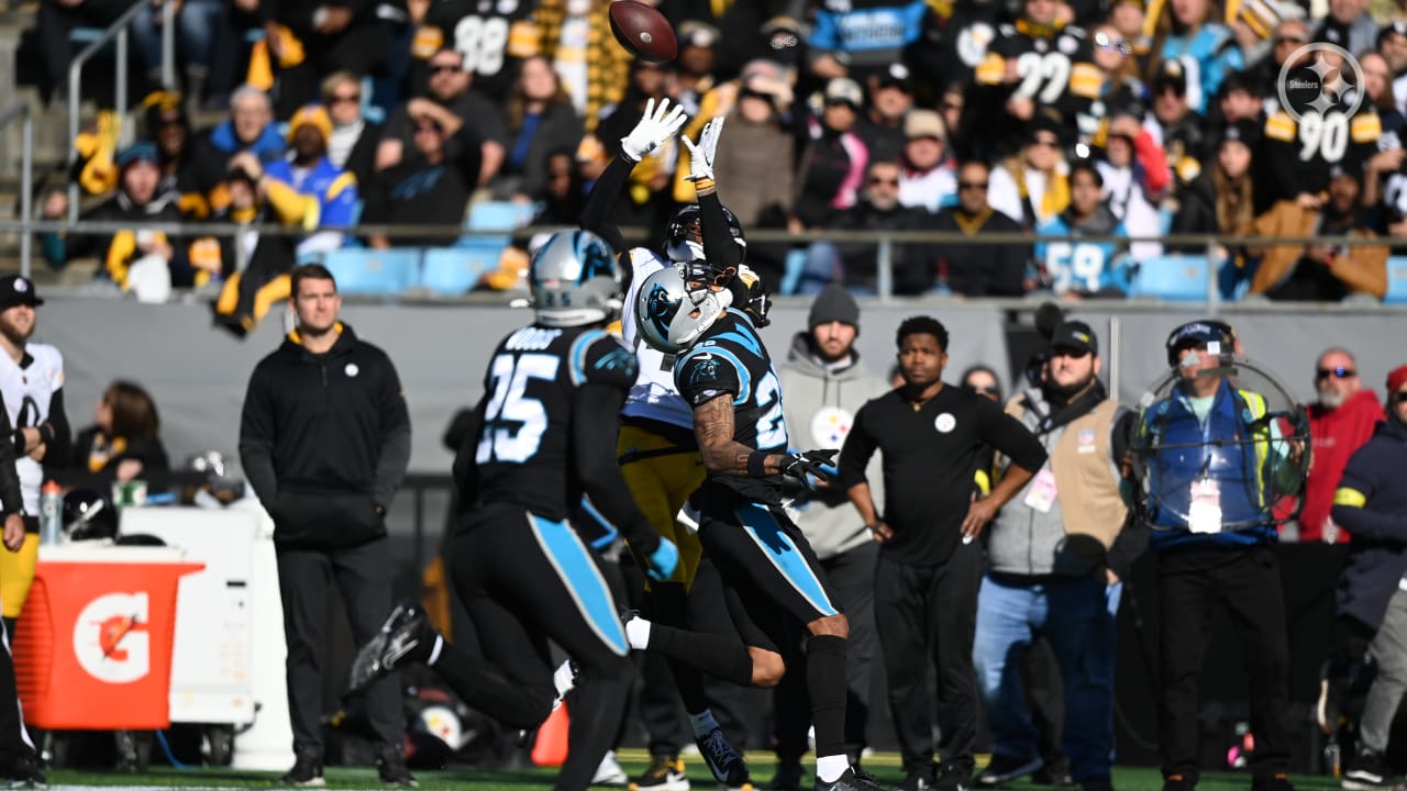 HIGHLIGHT: Pickens for 38-yard sideline grab