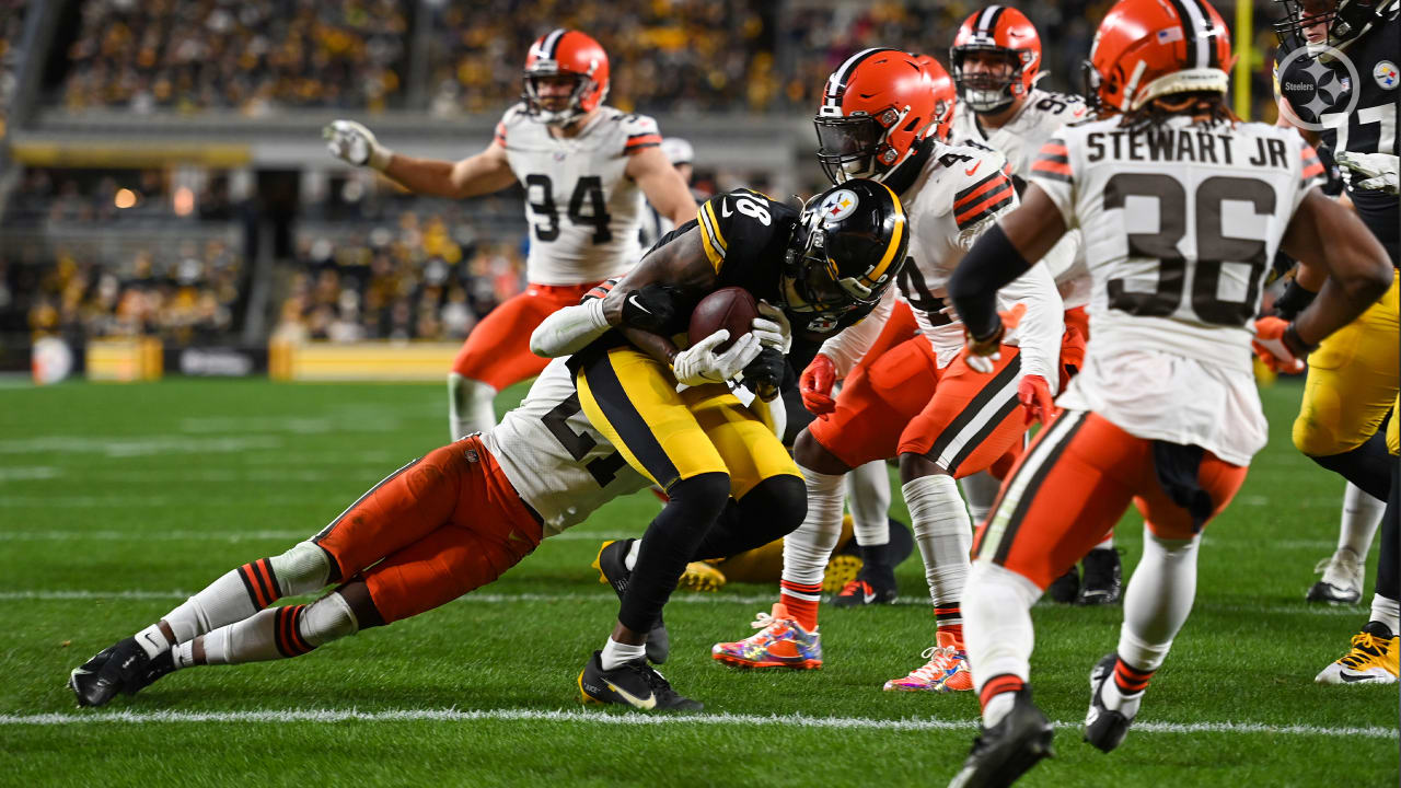 Highlight: Johnson spins into endzone for touchdown