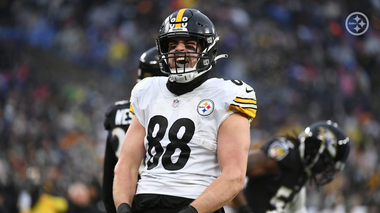 Highlight: Freiermuth's big third-down conversion