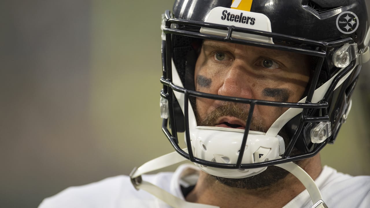 PHOTOS: Game faces - Steelers at Packers