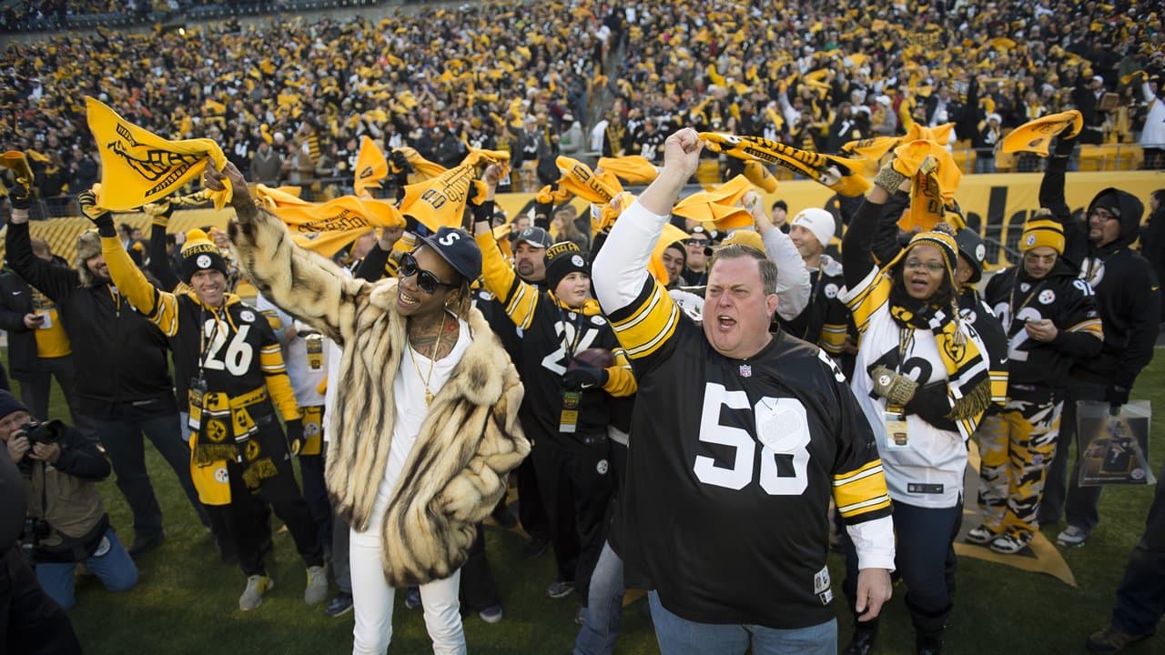 PHOTOS: "Thank You Fans" Tribute