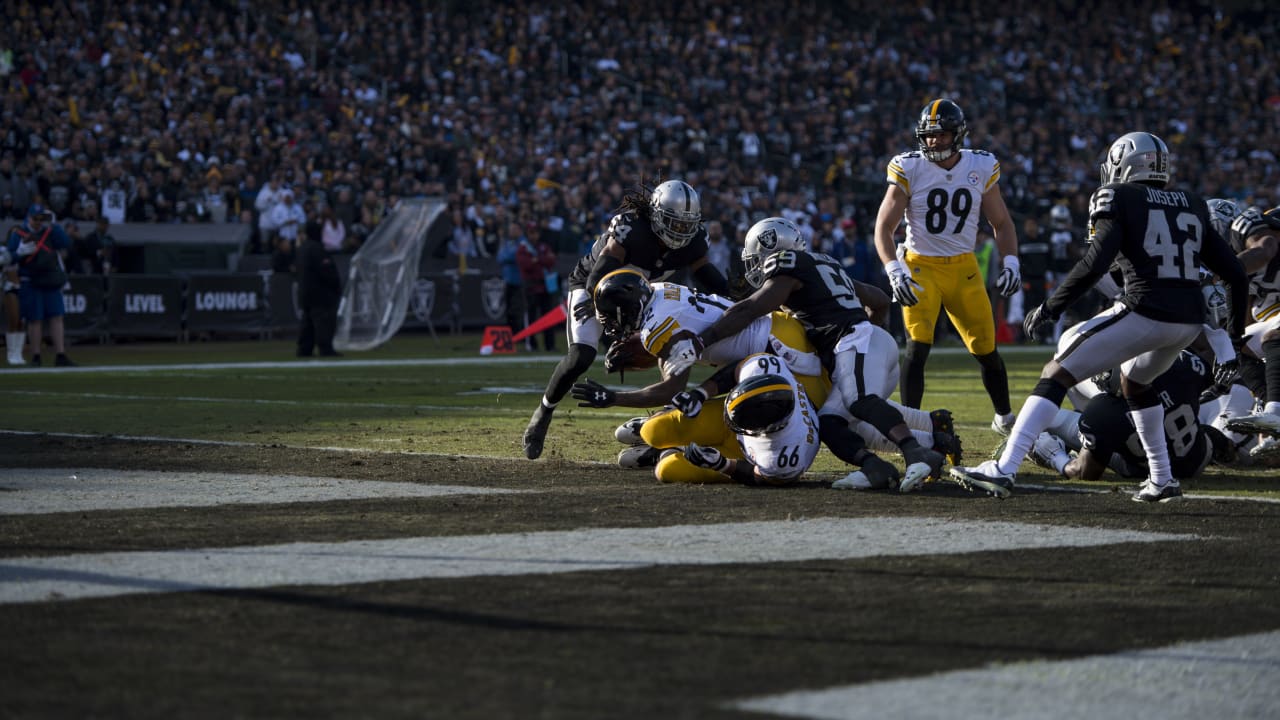 GAME PHOTOS: Week 14 at Oakland Raiders