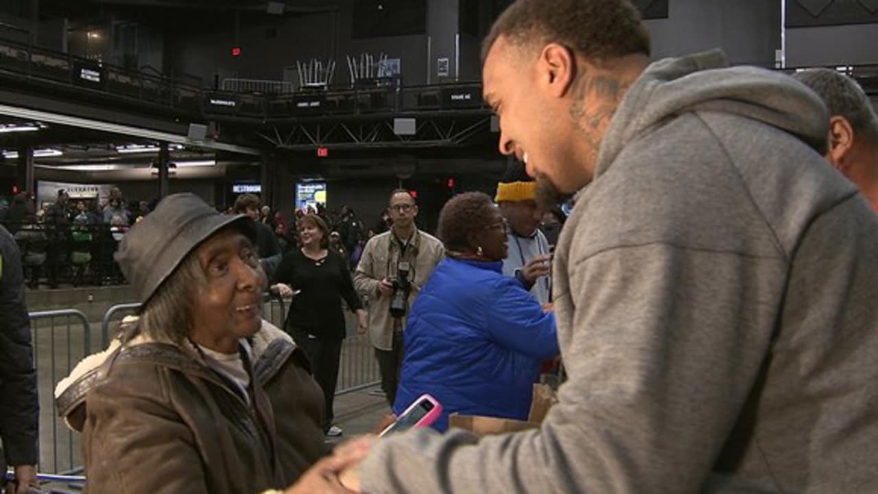 Steelers provide turkey dinners for the community