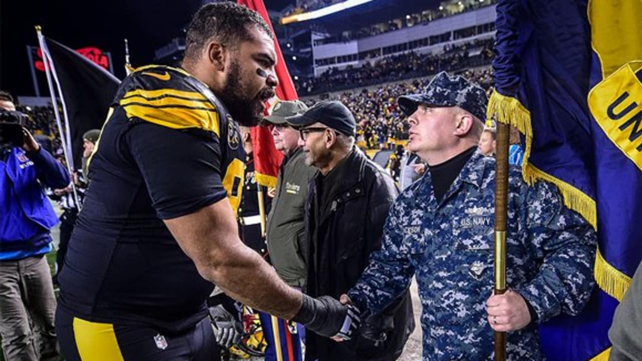 A Thanksgiving 'Salute To Service'