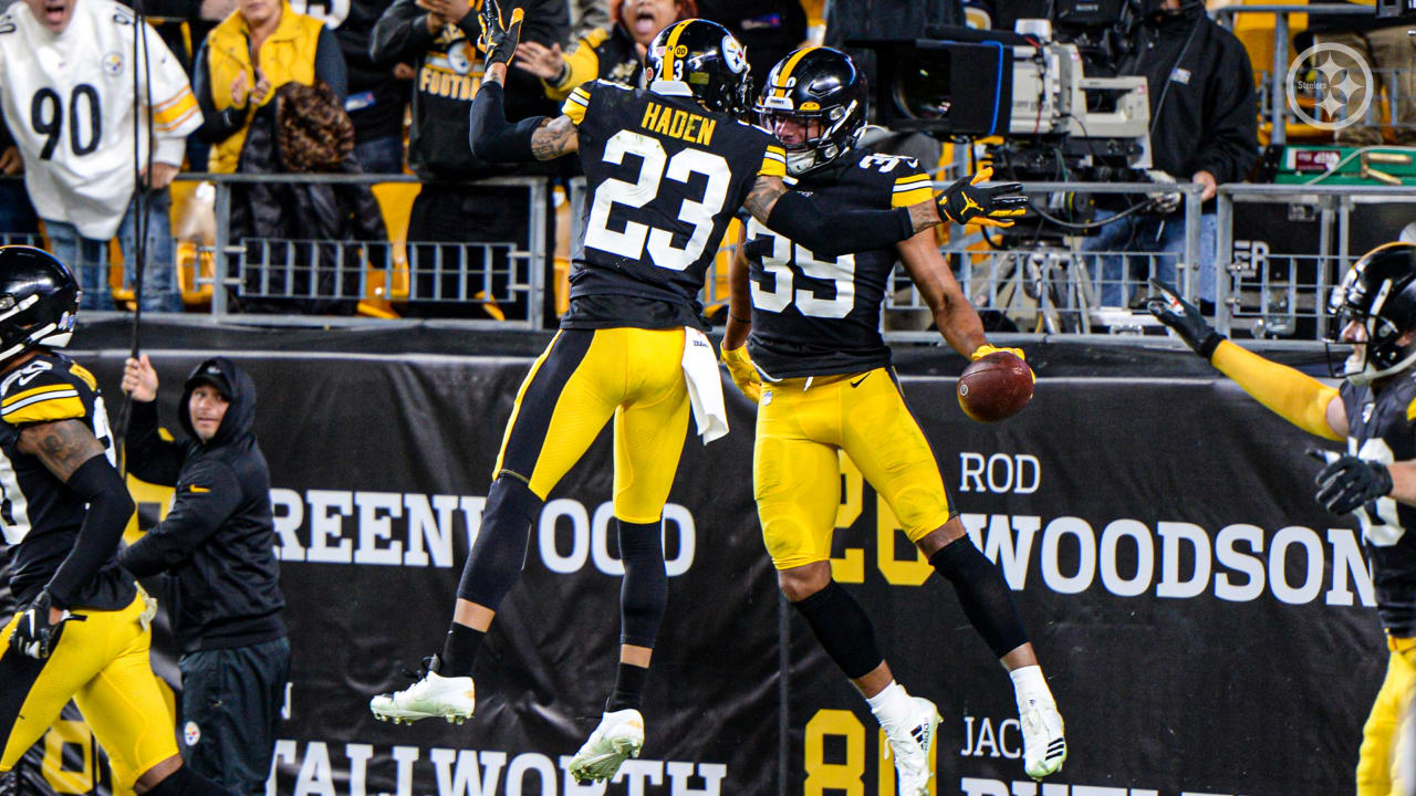 Steelers defeat Rams, 17-12