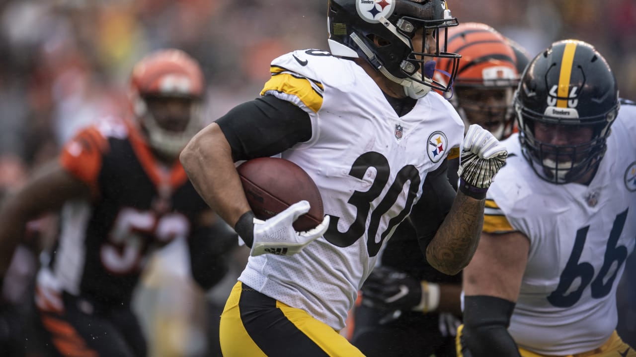 HIGHLIGHT: Conner leaps in for 2nd TD of game