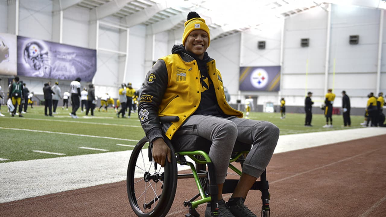 Shazier attends Steelers practice