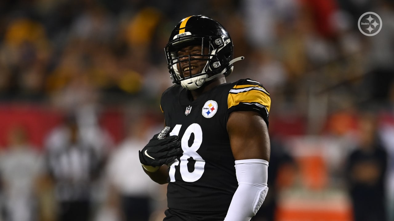 Highlight: Roche off the edge for the sack