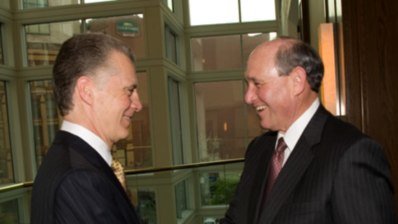 Holzer receives Art Rooney Award