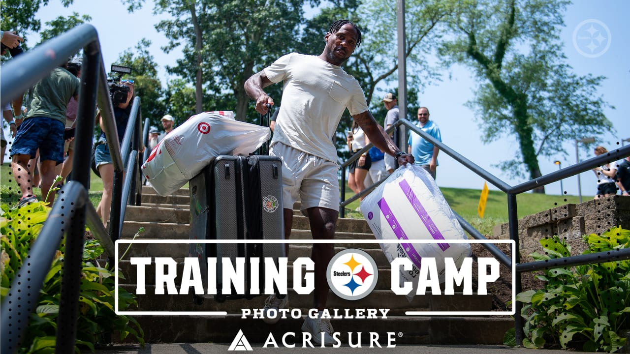 PHOTOS: Players arrive at training camp
