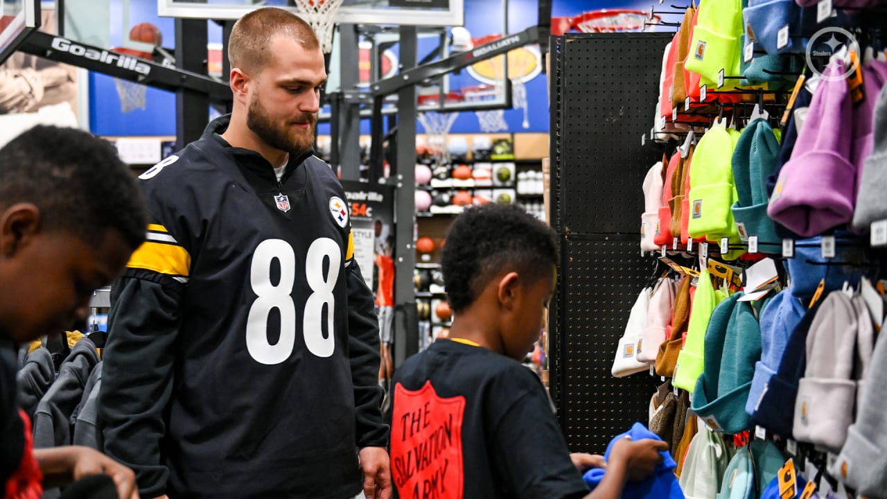 WATCH: Steelers partner with Project Bundle-Up