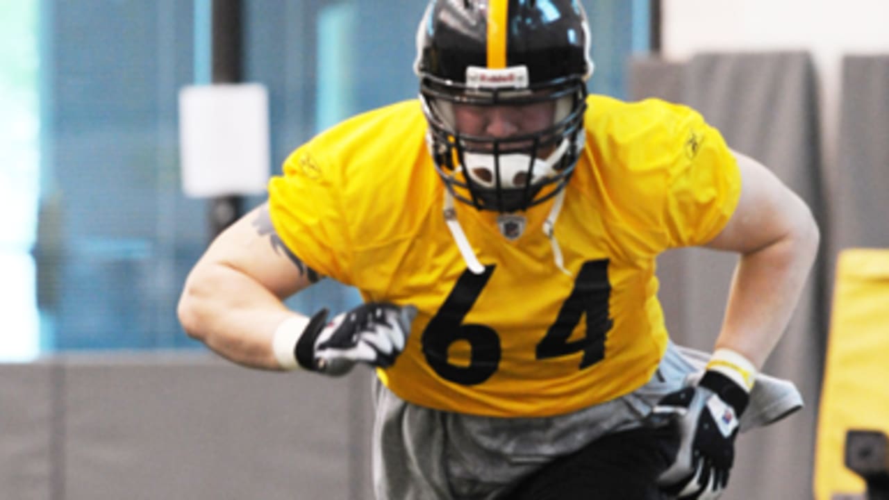 Stepanovich signs; Reffett waived