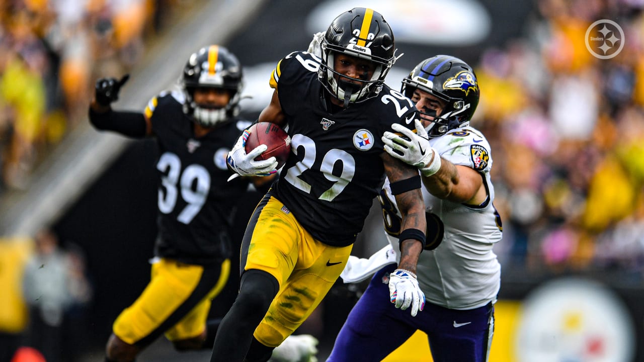 HIGHLIGHT: Kelly records first career interception